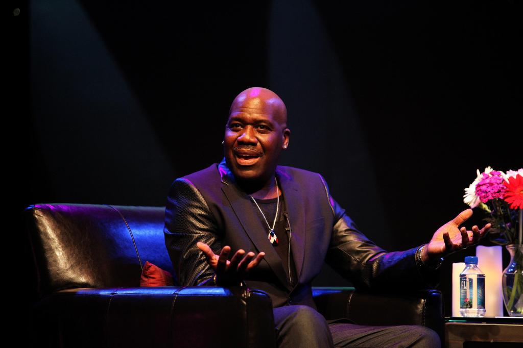 Love And R&B with John Monds