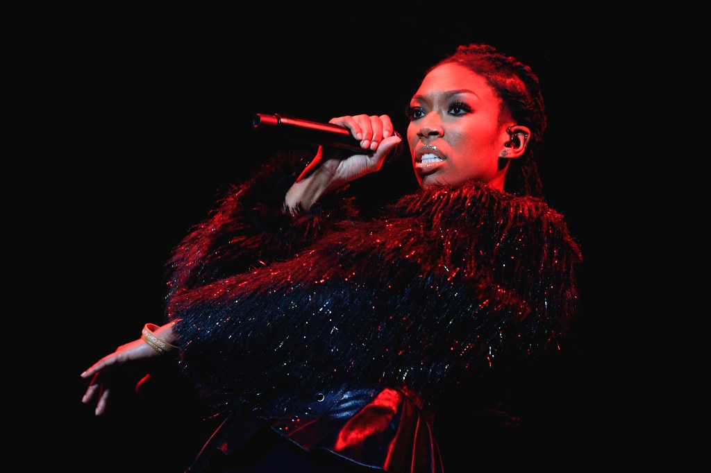 #MiddayBuzz Brandy Shuts Down Pregnancy Rumors - Majic 102.3